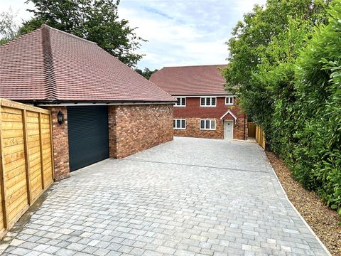 Mutton Hall Hill, Heathfield, East Sussex TN21, 3 bed semi-detached ...