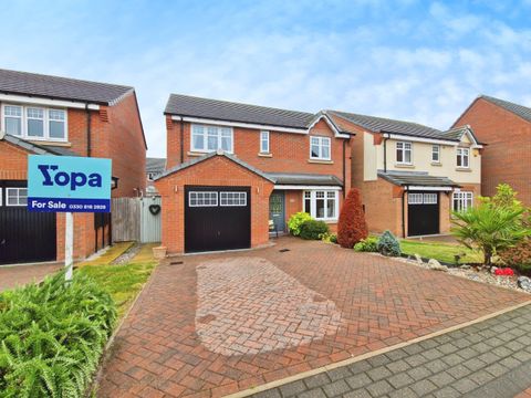 4 bed detached house for sale in Heatherfields Crescent, New Rossington ...