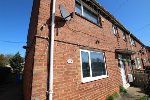 3 bed end terrace house to rent in Kirkfield Road, Withernsea HU19, £695 pcm - Zoopla