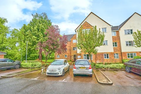 2 bed flat for sale in Gisburne Way, Watford WD24, £275,000 - Zoopla