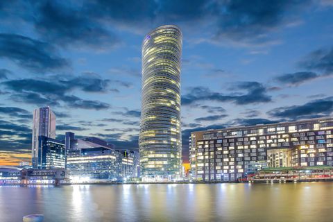 Arena Tower, Crossharbour Plaza, Canary Wharf E14, 3 bed flat for sale ...