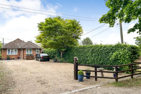 London Road, Old Basing, Basingstoke, Hampshire RG24, 4 bed bungalow ...