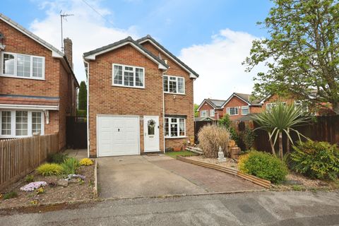 4 bed detached house for sale in Longue Drive, Nottingham NG14, £ ...