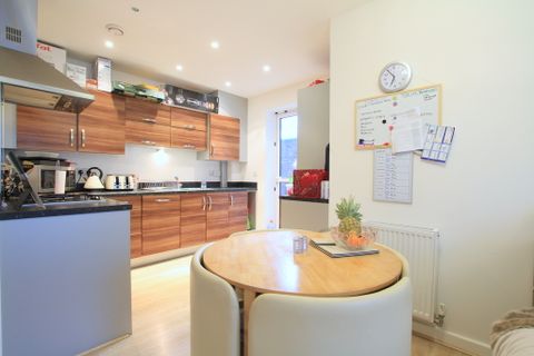 Norstead Place, London SW15, 2 bed flat to rent, £1,800 pcm - Zoopla