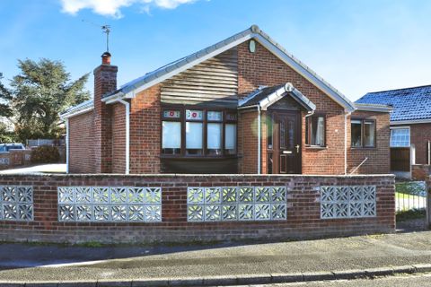 2 bed detached bungalow for sale in Mayfair Close, Harworth, Doncaster ...