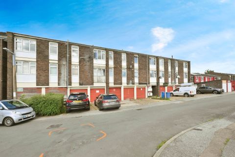 1 bed flat for sale in Peterswood, Harlow CM18, £160,000 - Zoopla