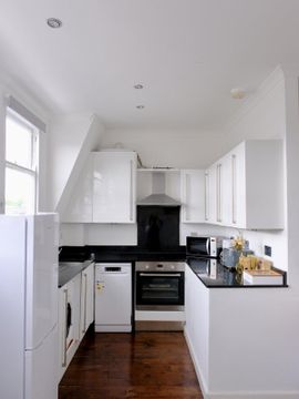 2 bed flat to rent in Denmark Road, London SW19, £1,999 pcm - Zoopla
