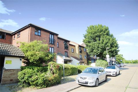 1 bed flat to rent in Shafter Road, Dagenham RM10, £1,450 pcm - Zoopla
