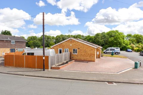 NN10, Edward Close, Higham Ferrers, 2 bed semi-detached bungalow for ...