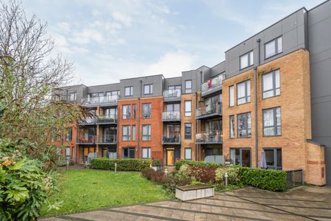 Boundaries Road, London SW12, 2 bed flat to rent, £2,750 pcm - Zoopla