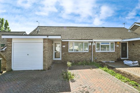 4 bed semi-detached house for sale in Devon Road, Luton, Bedfordshire ...