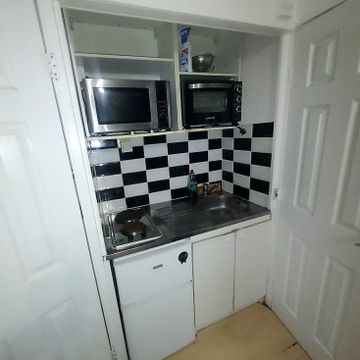 Cheshire Close, Mitcham CR4, Studio to rent, £900 pcm - Zoopla