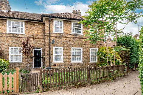 3 bed flat for sale in Hill Farm Road, London W10, £700,000 - Zoopla