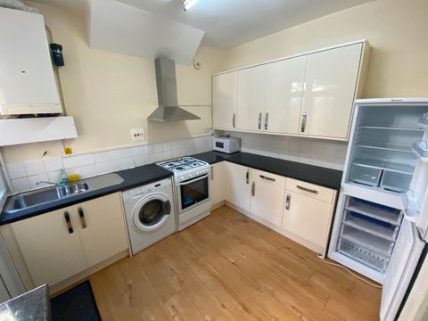 3 bed terraced house to rent in Sunningdale Avenue, Barking IG11, £2,300 pcm - Zoopla