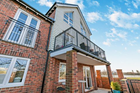 Riverside Way, Castleford, West Yorkshire WF10, 4 bed link detached ...