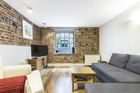 1 bed flat to rent in Devon House, Maidstone Building Mews, London SE1 ...