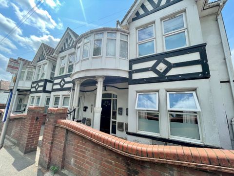 Marsh Road, Luton, Bedfordshire LU3, 2 bed flat for sale, £120,000 - Zoopla