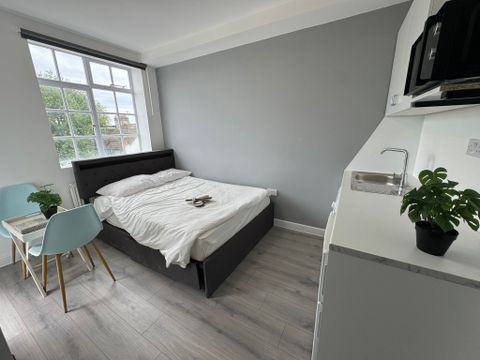 London HA8, Studio to rent, £1,150 pcm - Zoopla