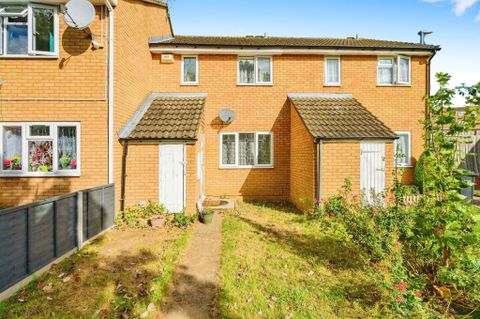 3 bed terraced house for sale in Brussels Way, Luton LU3, £220,000 - Zoopla