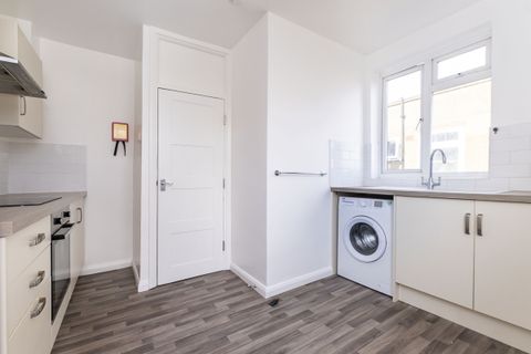 Manor Drive North, New Malden KT3, 2 bed flat to rent, £1,500 pcm - Zoopla