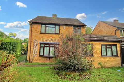 4 bed link detached house for sale in Frere Avenue, Fleet, Hampshire ...