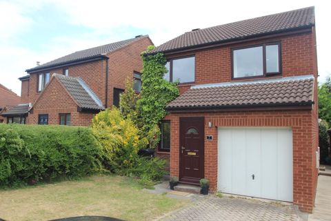 3 bed detached house to rent in Cranewells Vale, Leeds, West Yorkshire ...