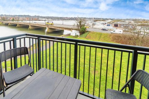 Meridian Way, Southampton SO14, 2 bed flat for sale, £240,000 - Zoopla
