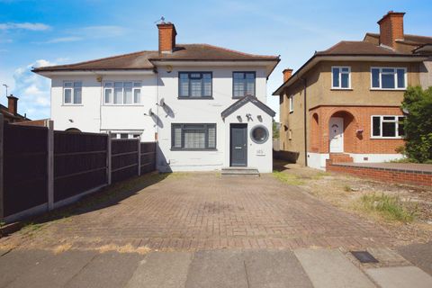 Clockhouse Lane, Romford RM5, 4 bed semi-detached house for sale, £ ...