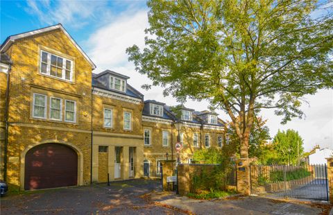 2 bed flat to rent in Kingswood Court, Marchmont Road TW10, £2,500 pcm ...