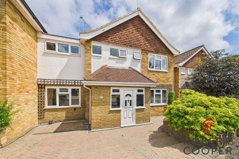 Farmlands, Pinner HA5, 4 bed link detached house for sale, £650,000 ...