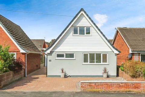 3 bed detached house for sale in Springfield Gardens, Ilkeston DE7, £ ...