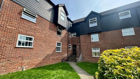 Stonecrop, Colchester CO4, 2 bed property to rent, £1,100 pcm - Zoopla