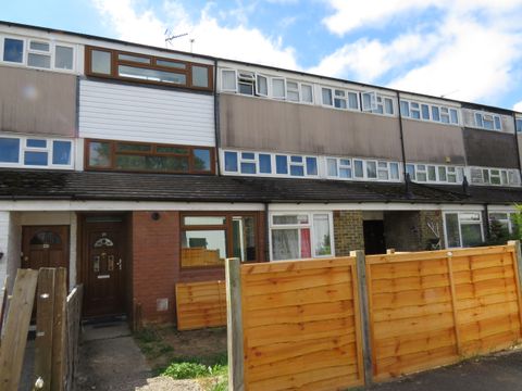 Berwyn Close, Basingstoke RG22, 4 bed town house to rent, £1,600 pcm ...