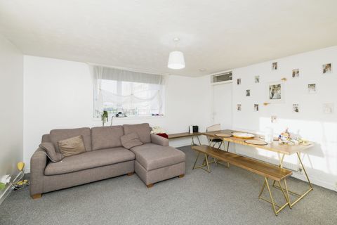 Pennywell Gardens, Edinburgh EH4, 2 bed flat for sale, £99,950 - Zoopla