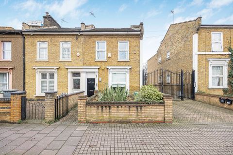 Chobham Road, London E15, 2 bed flat for sale, £425,000 - Zoopla