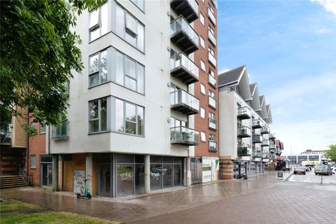 2 bed flat for sale in Station Lane, Basildon, Essex SS13, £69,000 - Zoopla