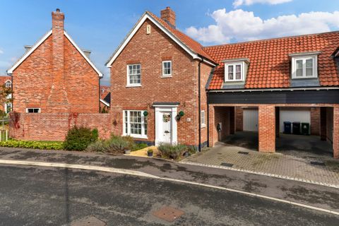 3 bed link detached house for sale in Clover Way, Melbourn SG8, £ ...