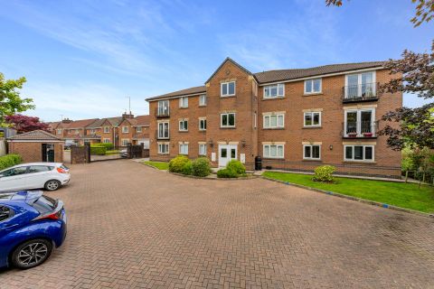 Castle Hey Close, Unsworth BL9, 2 bed flat for sale, £240,000 - Zoopla