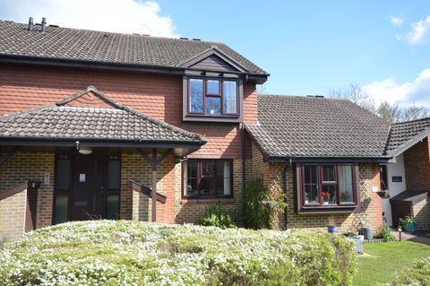 Ash Grove, Fernhurst, Haslemere, Surrey GU27, 2 bed flat for sale, £ ...