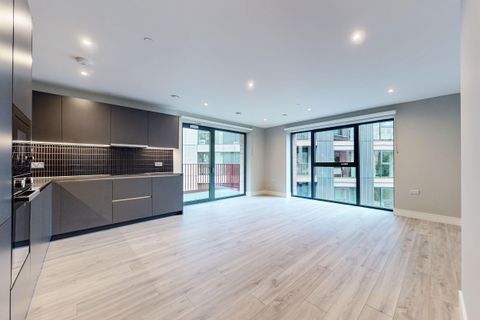 3 bed flat to rent in 31B, Heygate Street, London SE17, £3,970 pcm - Zoopla