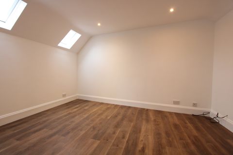 2 bed flat to rent in Denmark Rd, Wimbledon SW19, £2,400 pcm - Zoopla