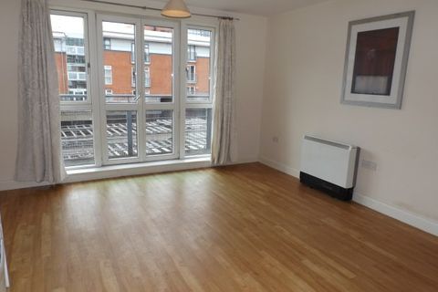 2 bed flat to rent in Gas Street, Birmingham B1, £950 pcm - Zoopla