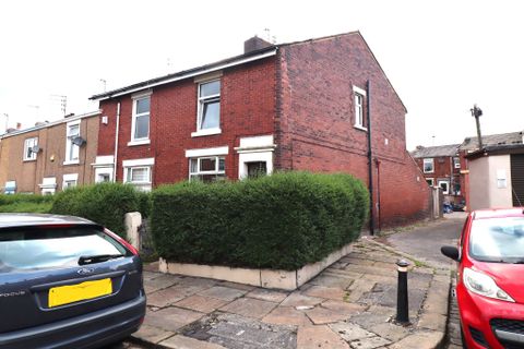 Pink Place, Blackburn BB2, 2 bed terraced house to rent, £650 pcm - Zoopla