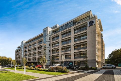 Edinburgh Gate, Harlow CM20, 2 bed flat for sale, £235,000 - Zoopla