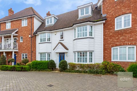 4 bed terraced house for sale in Orient Court, Kings Hill ME19, £ ...