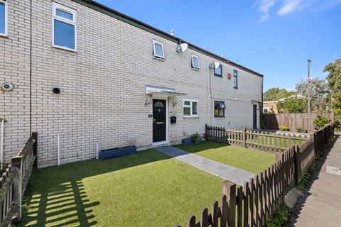 Ref: El - Hickling Walk, Crawley RH10, 3 bed terraced house for sale, £ ...