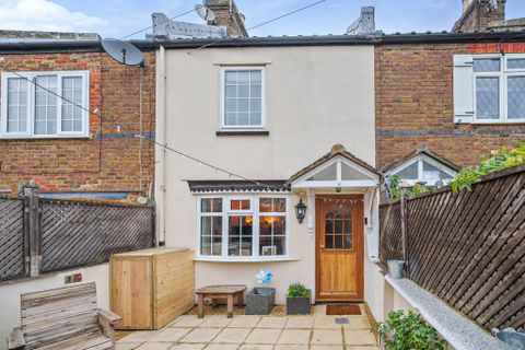 Windsor, Berkshire SL4, 2 bed terraced house for sale, £450,000 - Zoopla
