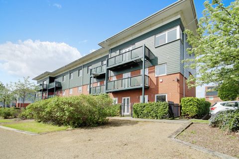 4 bed town house to rent in Wraysbury Drive, West Drayton UB7, £2,650 ...