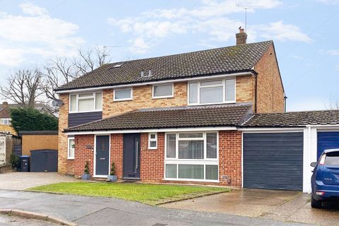 Addlestone, Surrey KT15, 3 bed semi-detached house for sale, £500,000 ...