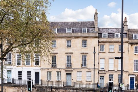 2 bed flat for sale in Walcot Parade, Walcot, Bath BA1, £425,000 - Zoopla